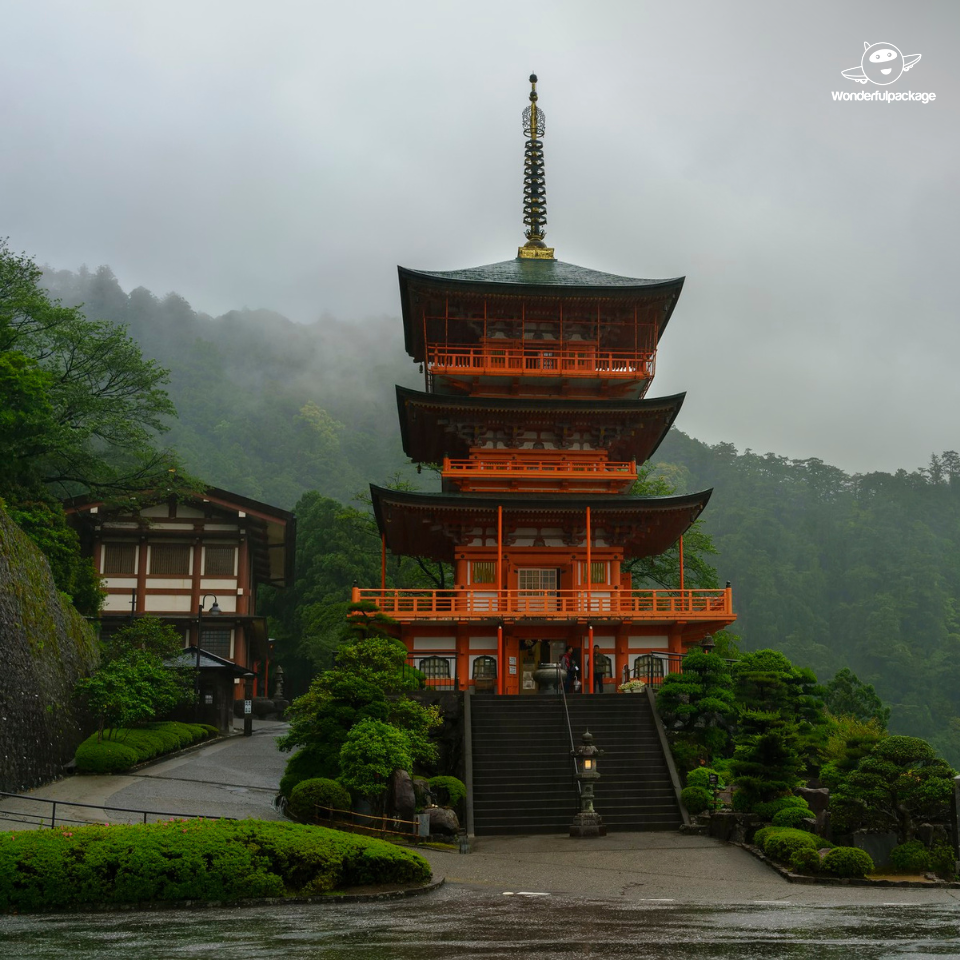 น้ำตกศักดิ์สิทธิ์ของญี่ปุ่น น้ำตกนาชิ (Nachi Fall)